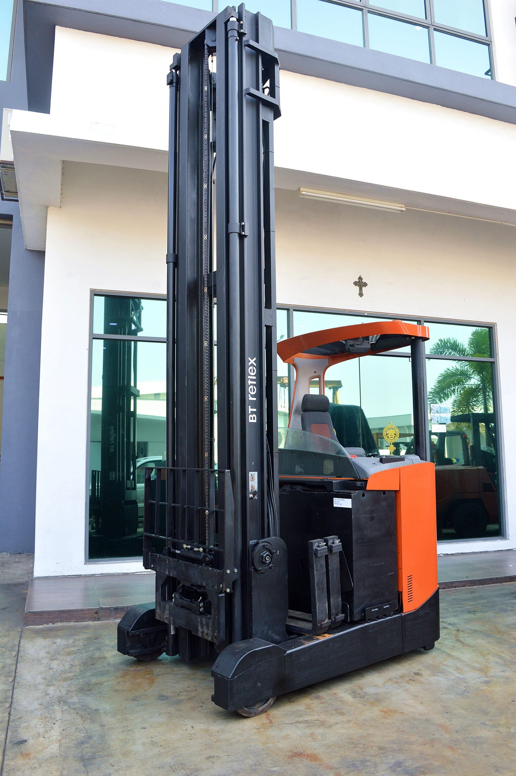 BT REACH TRUCK 2 0 TON Advance Genesis Equipment BT REACH TRUCK 2 0 TON Advance Genesis Equipment